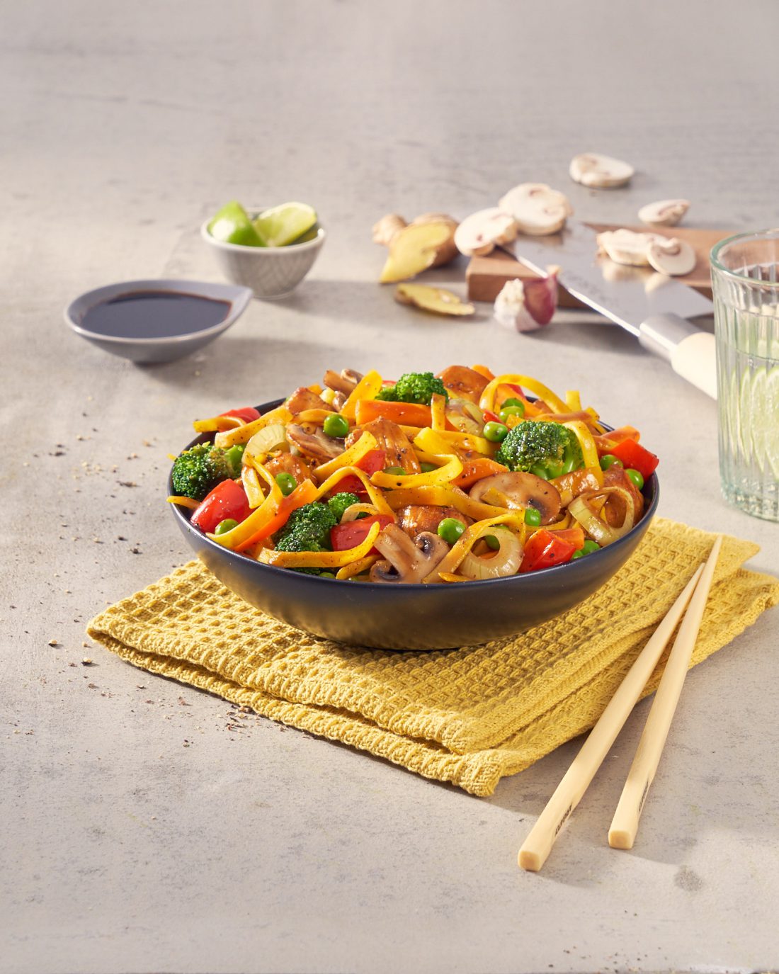 Asian Wok - Kurczak z makaronem po azjatycku - FRoSTA.pl