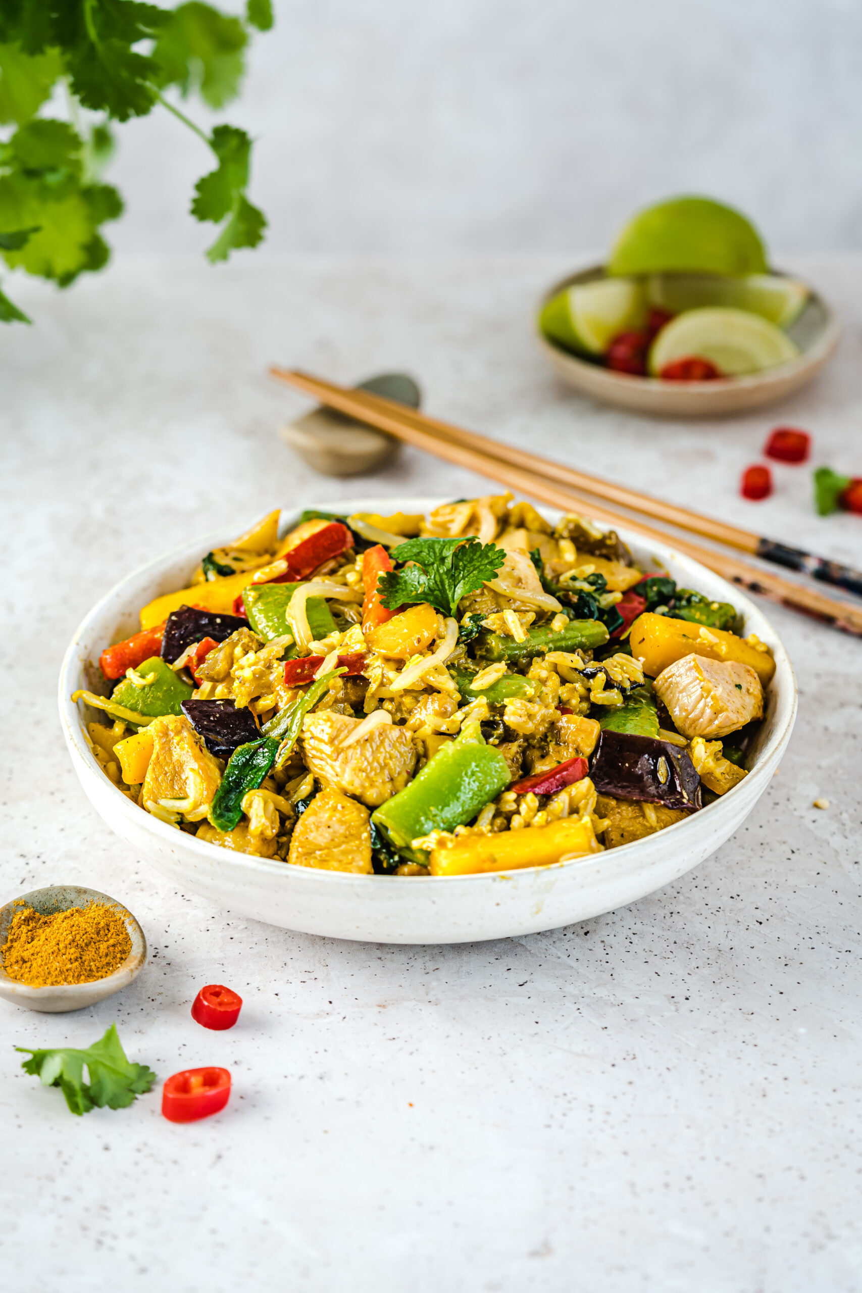 Jaśminowy ryż po azjatycku z kurczakiem - FRoSTA.pl